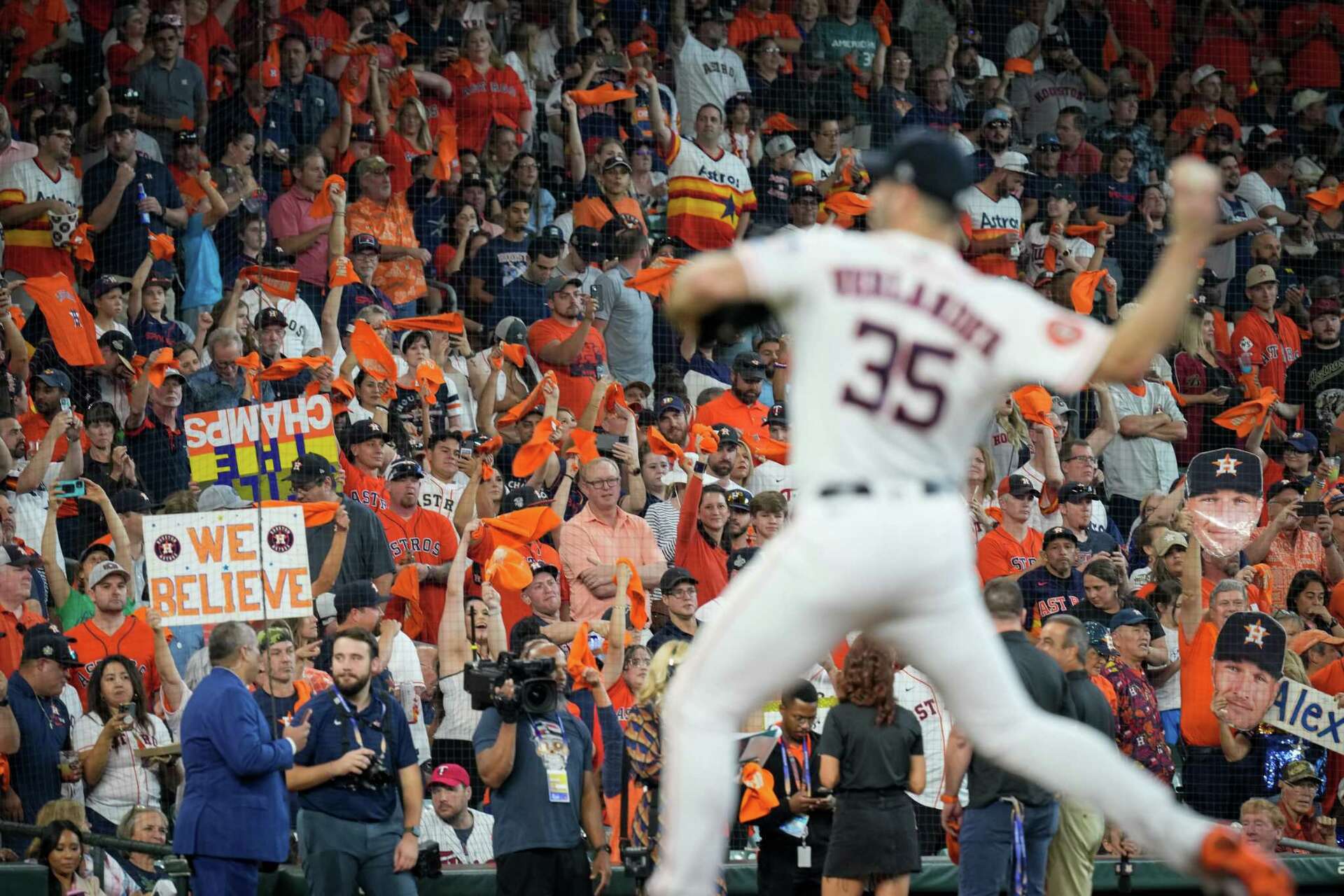 Astros fan runs on field to celebrate with players after Game 1 win