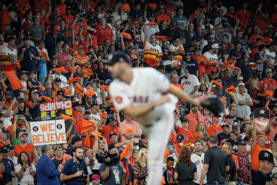 Astros fan runs on field to celebrate with players after Game 1 win