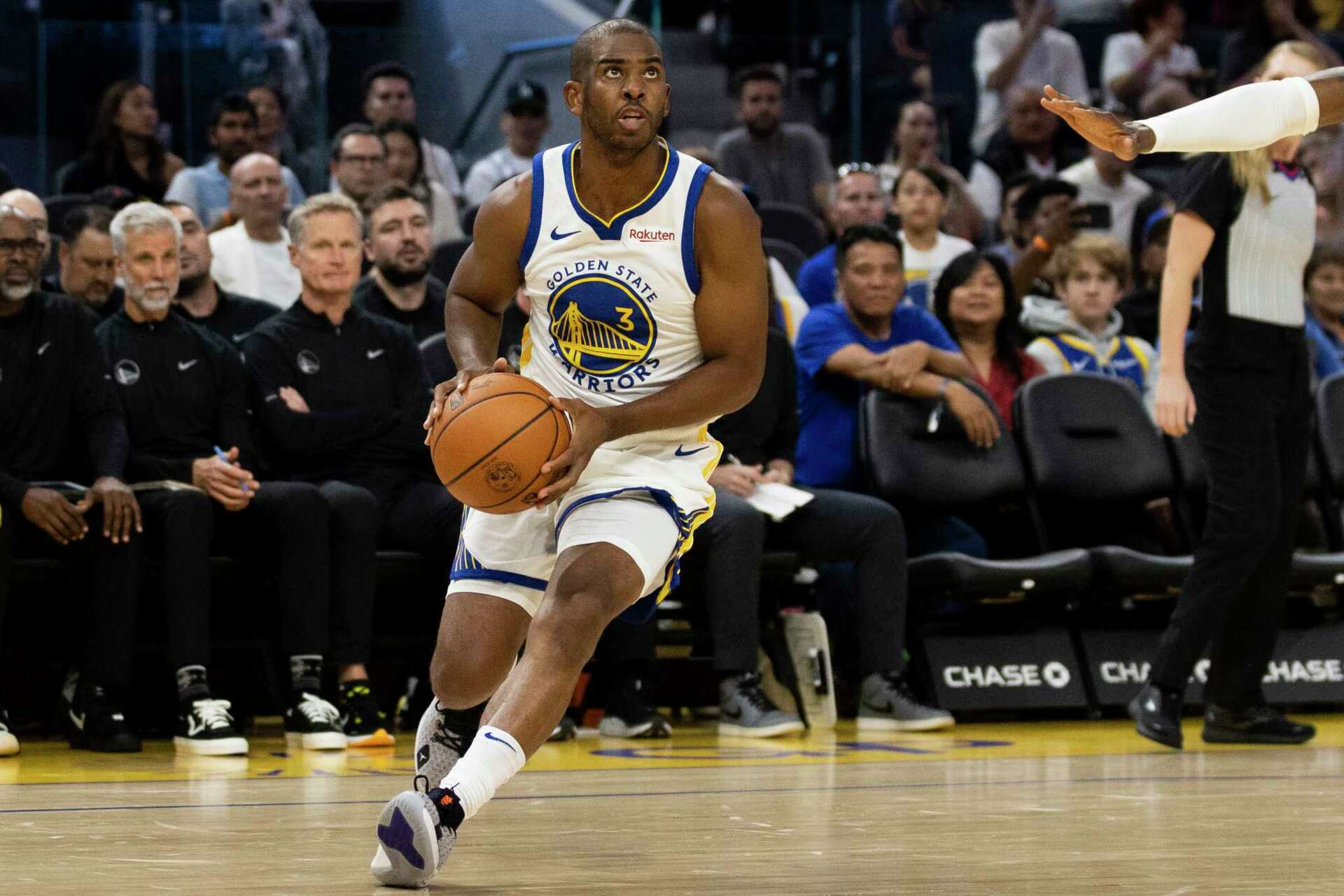 Chris Paul shows off playmaking skills in Warriors preseason debut