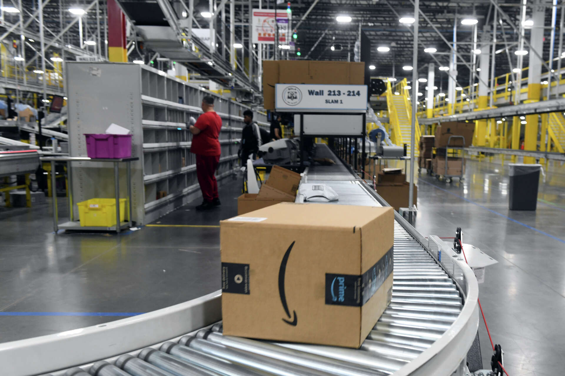 Amazon expands its network across CT as warehouse pushback builds