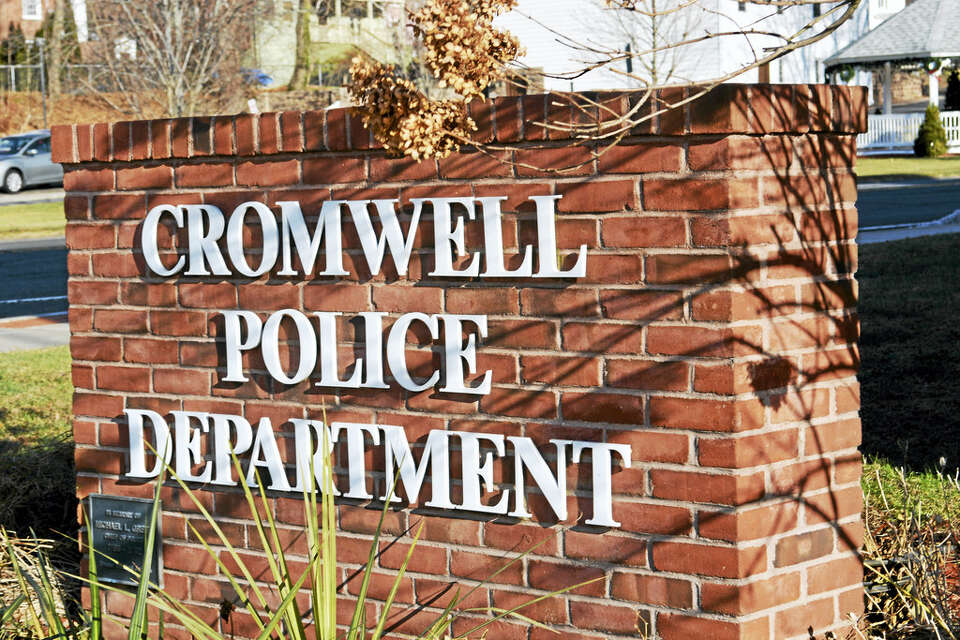 Cromwell police ID Middletown man found dead in car fire at park