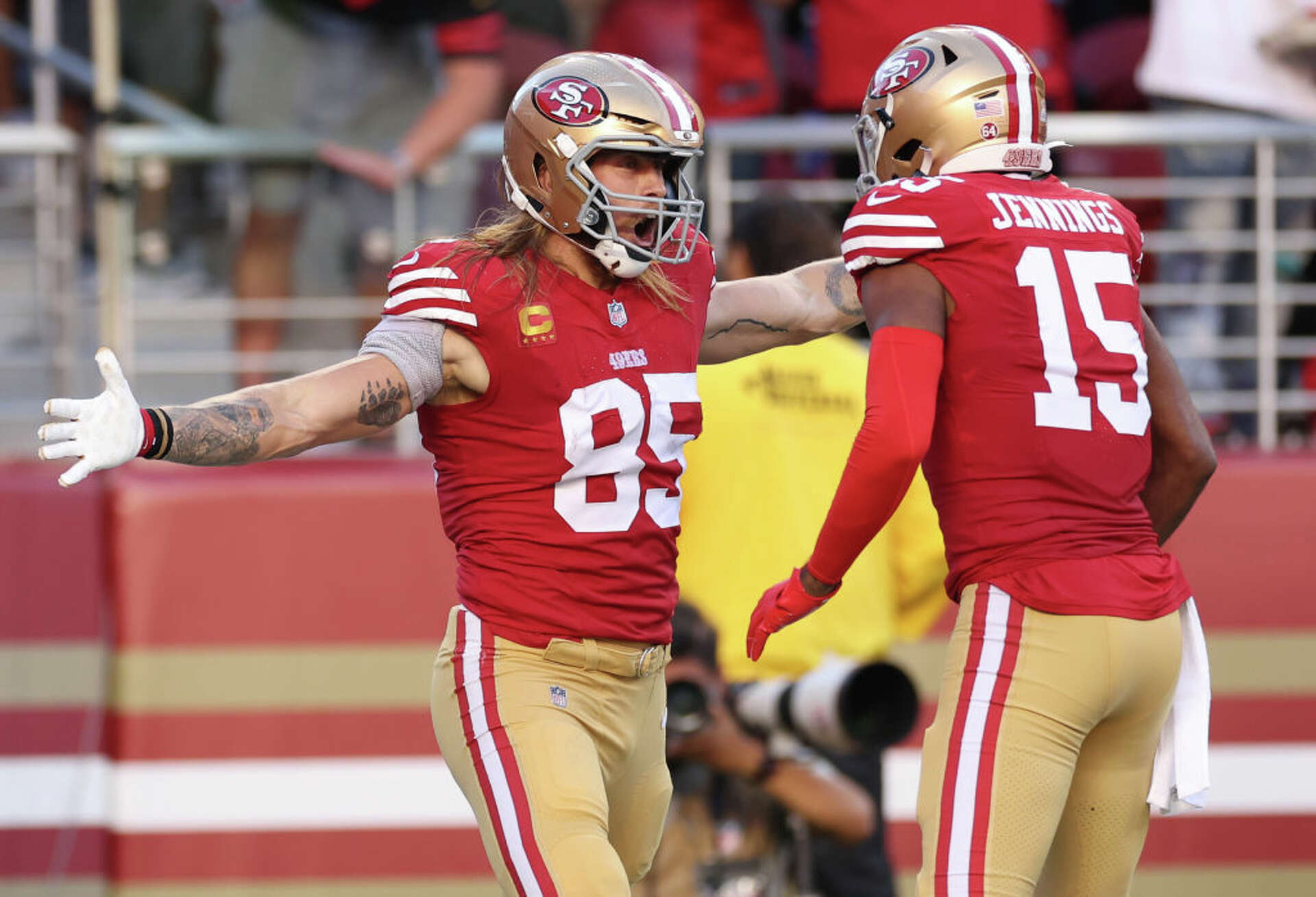 49ers' Kittle shows off 'F—k Dallas' undershirt at end of rout