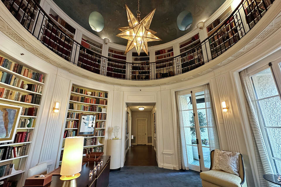Behind the curtain of the SF penthouse suite where presidents stay