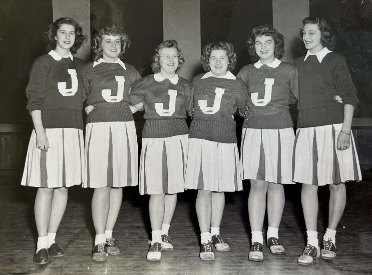 MCC to honor alumni cheerleaders in homecoming events