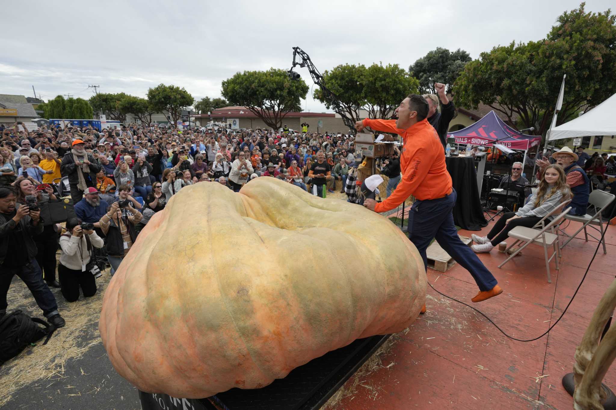 World record is broken in Half Moon Bay pumpkin weigh-off