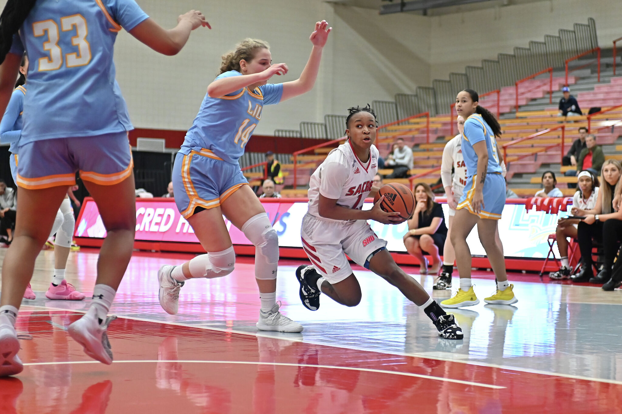 Sacred Heart's Ny'Ceara Pryor led the nation in steals last season