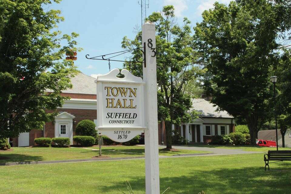 Suffield library director resigns, cites town officials' interference