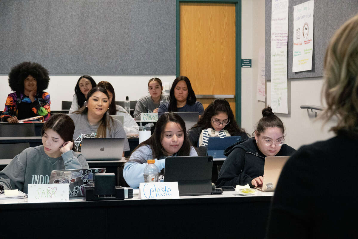 San Antonio's higher education gender gap shows males struggling