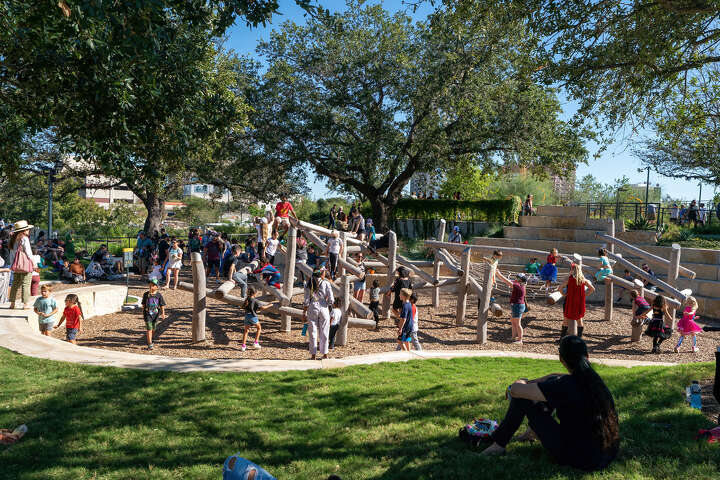 A complete guide to Waterloo Park, a lively TX green space