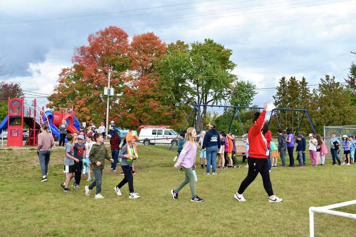 Students get active at Riverview Move-A-Thon fundraiser Michigan