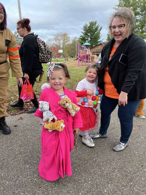 Reed City Michigan Halloween events include art walk, scarecrows