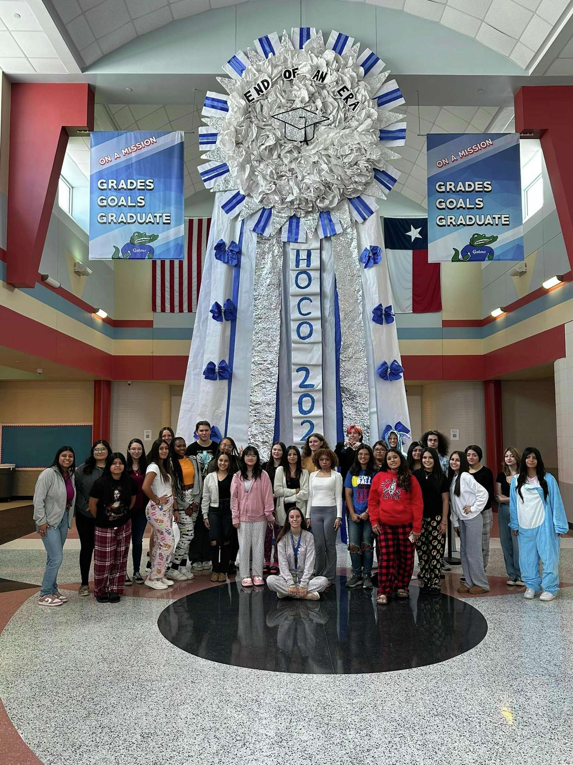 Texans aim break record for largest homecoming mum