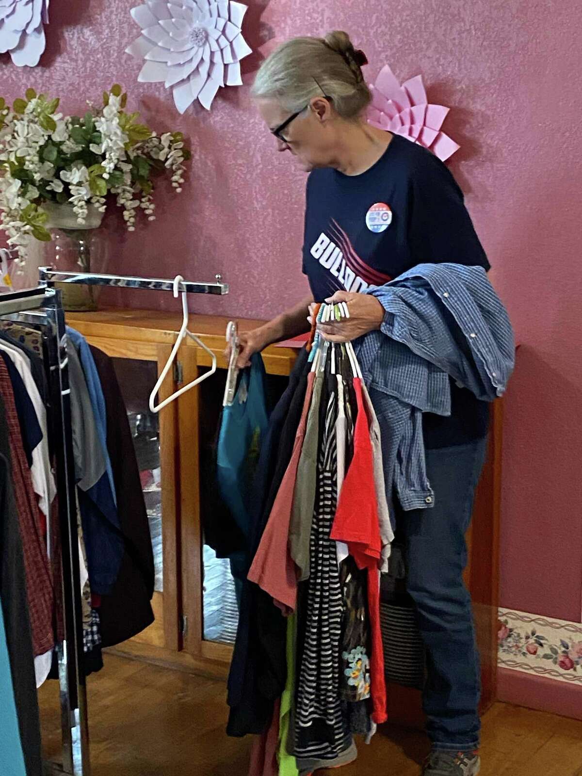 2 local churches preparing for annual coat giveaway on Saturday