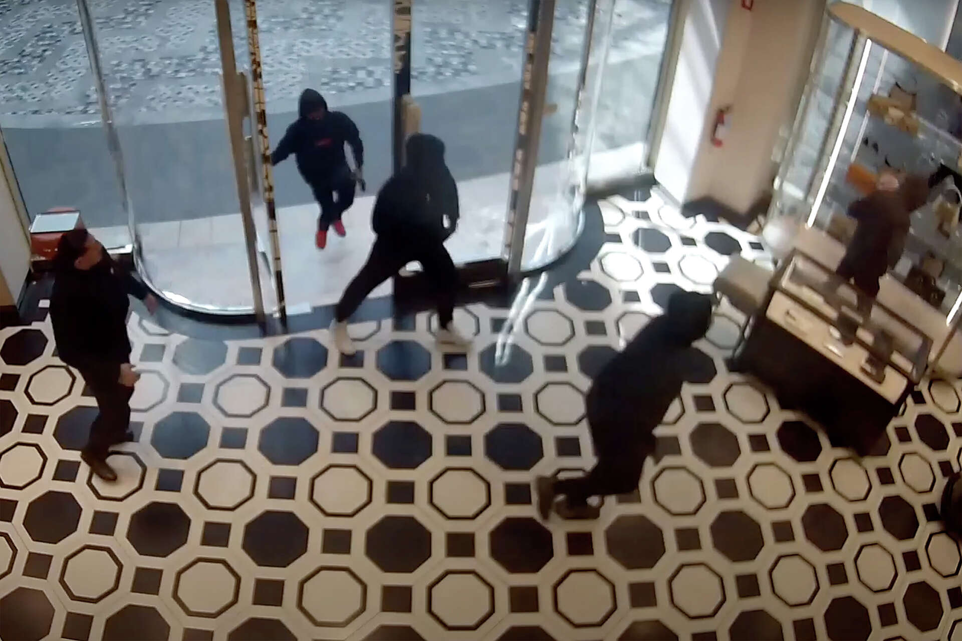 $50,000 in purses stolen from Gucci store at Bay Area mall, police say