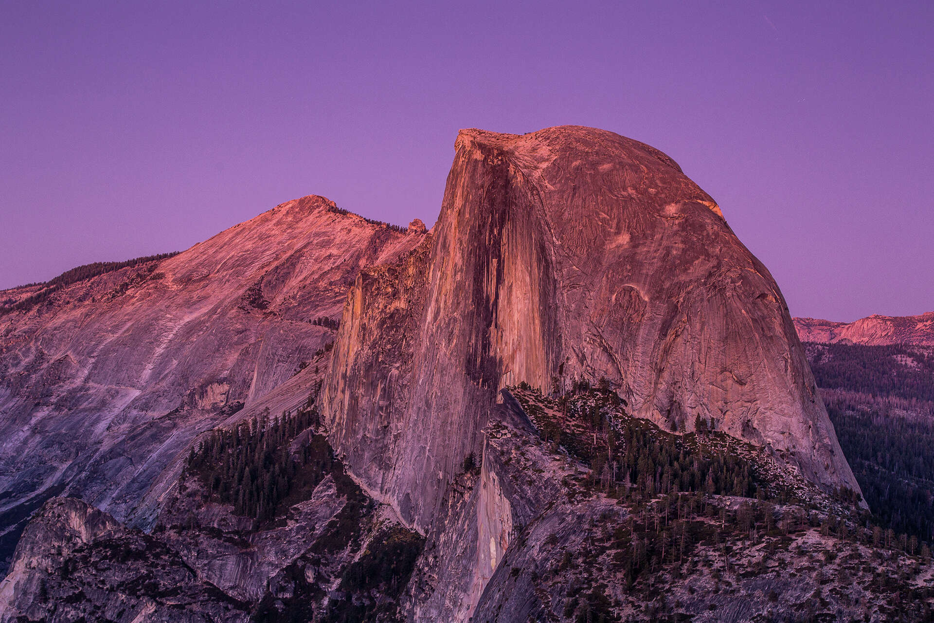 A gorgeous Yosemite phenomenon that lasts only a few minutes a day