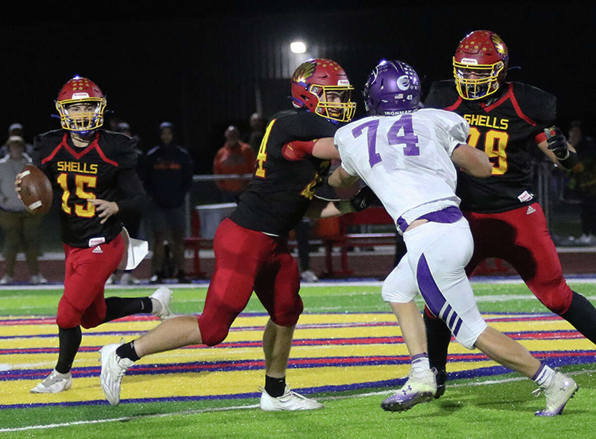 With 'three cats and a quarterback,' Shells roll to 7-0