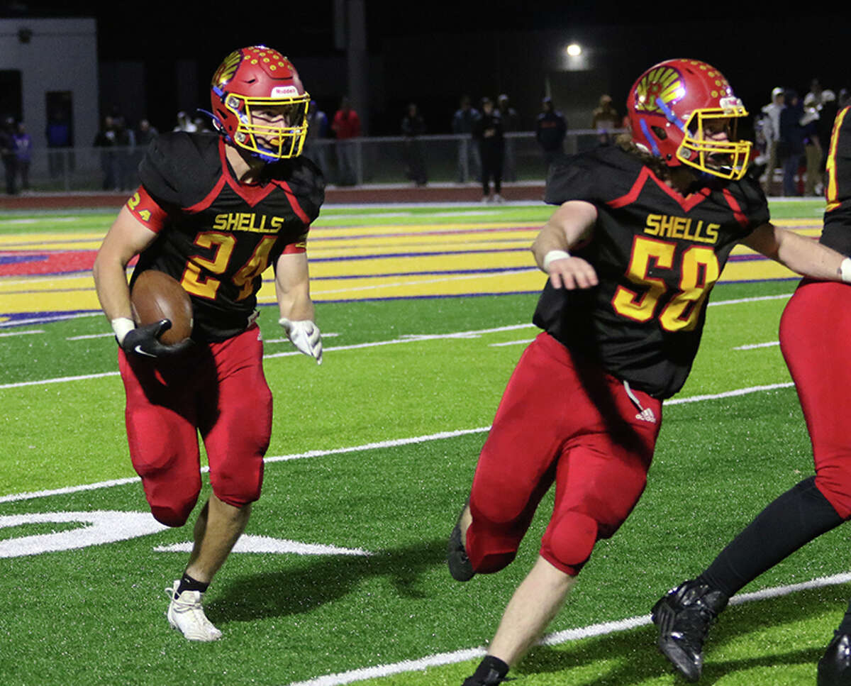 With 'three cats and a quarterback,' Shells roll to 7-0