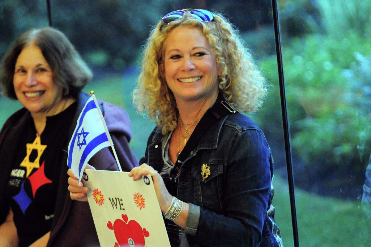 Hundreds gather in Stamford in solidarity with Israel
