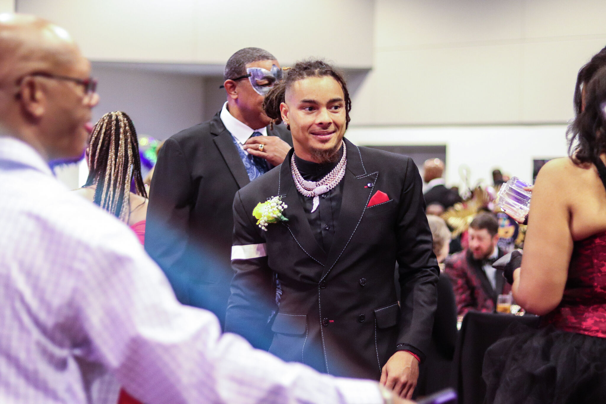 Alton Mayor's Ball honors hometown heroes including NFL's Ford, Elliot