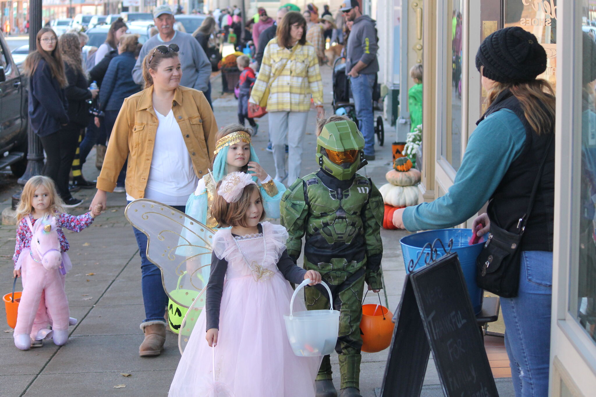 Manistee Fall Festival offers Halloween fun with games and music
