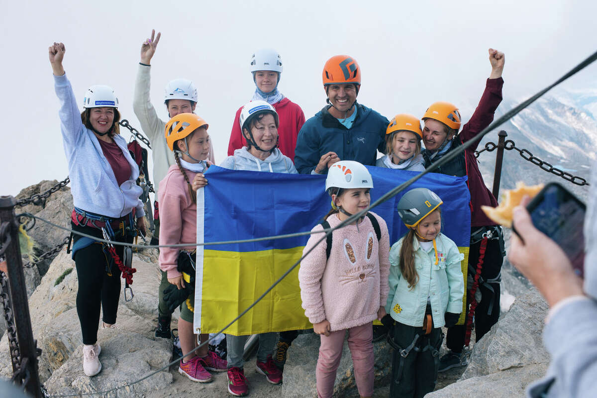Netflix doc shows Yale professor’s work with Ukrainian refugees