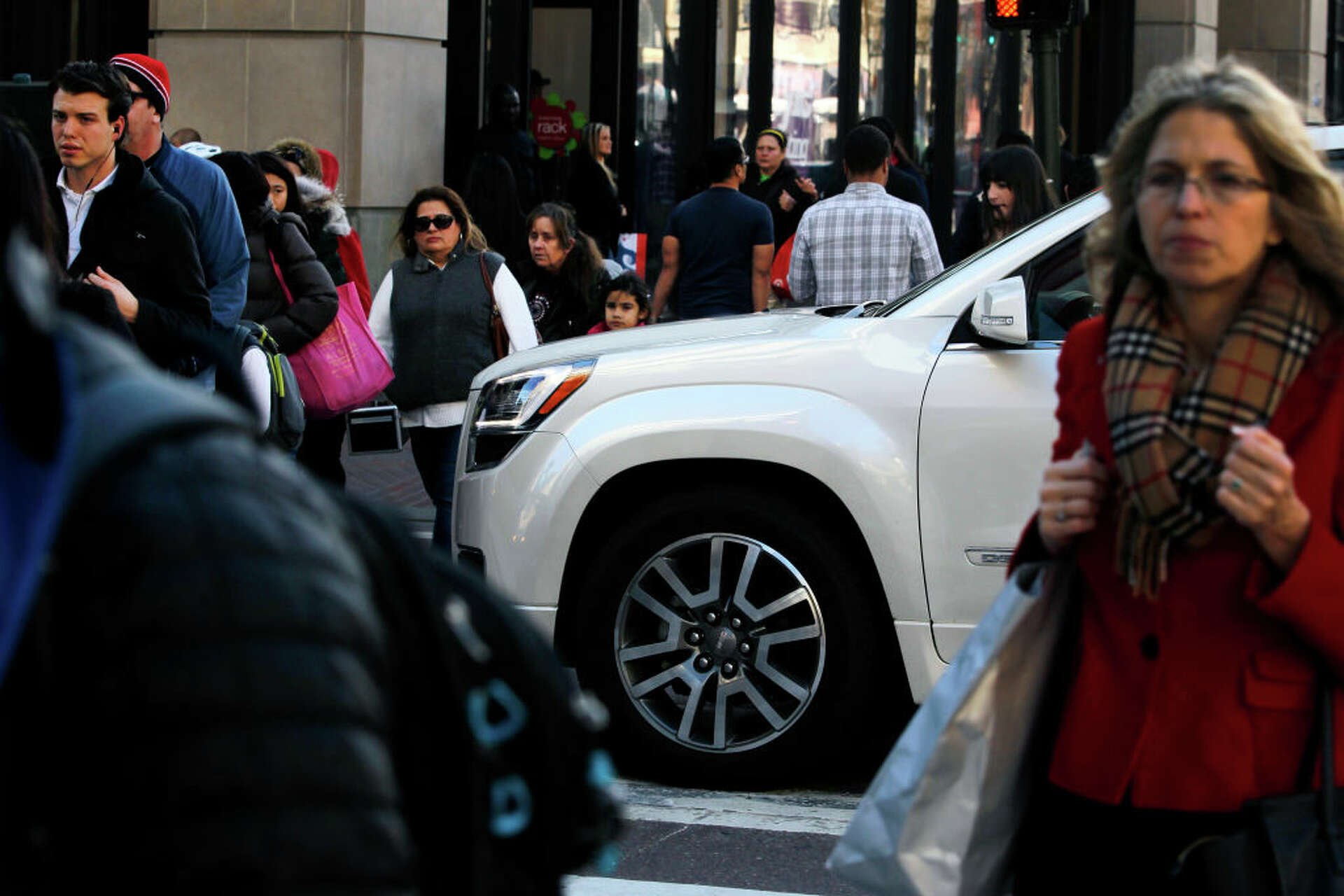 New California law prohibits car parking near crosswalks
