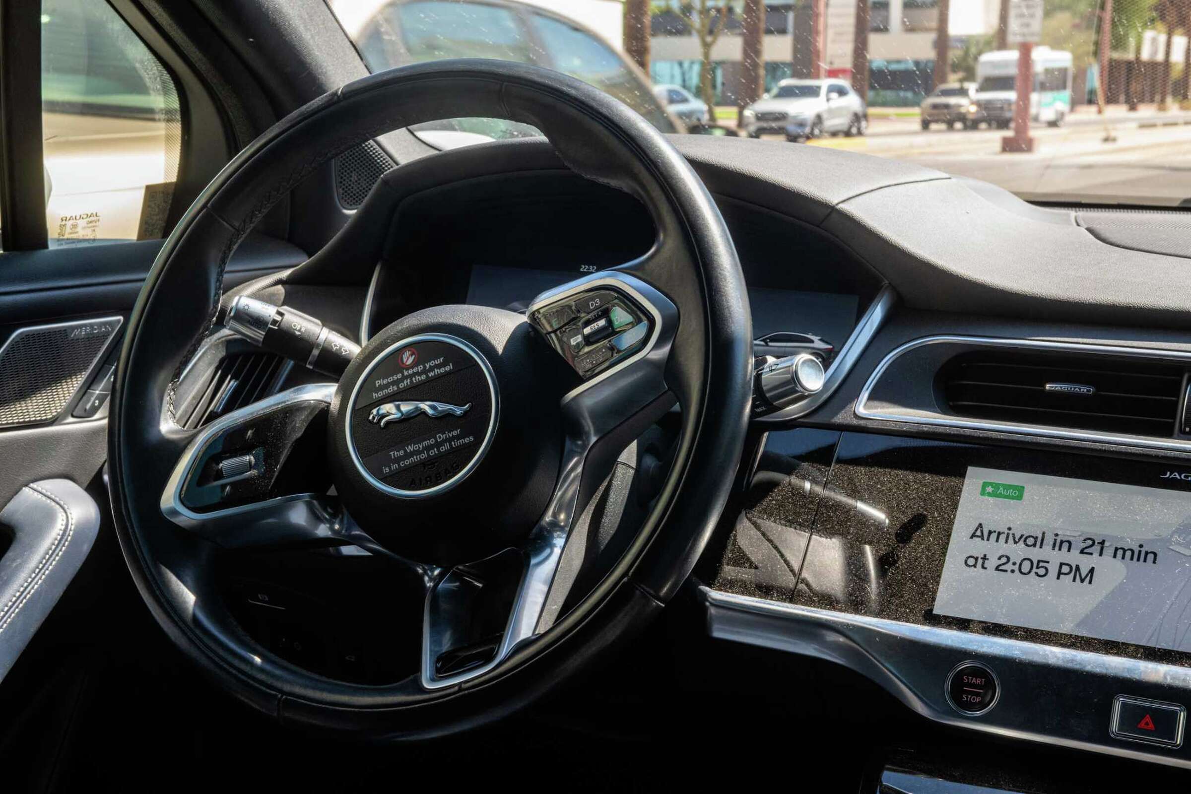 Driverless cars debuted in two US cities. Only SF has problems