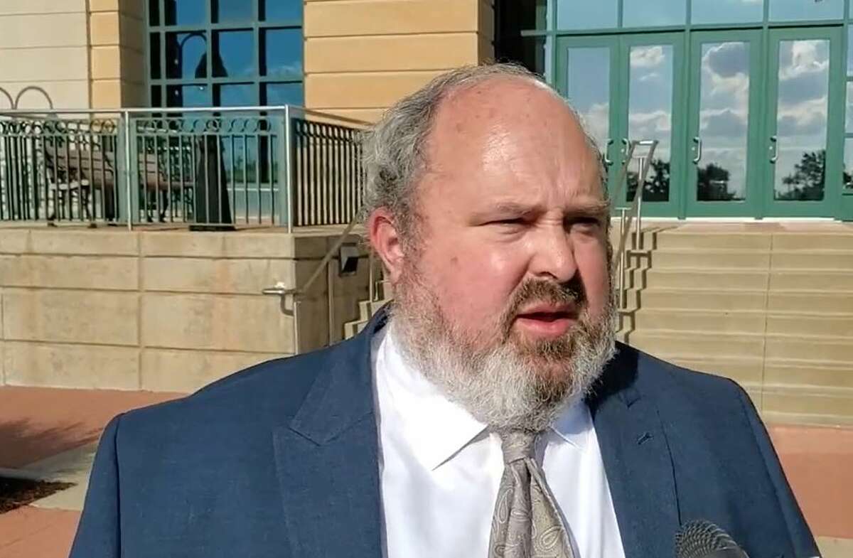 Wood River attorney tells judge Illinois' weapons ban is too vague