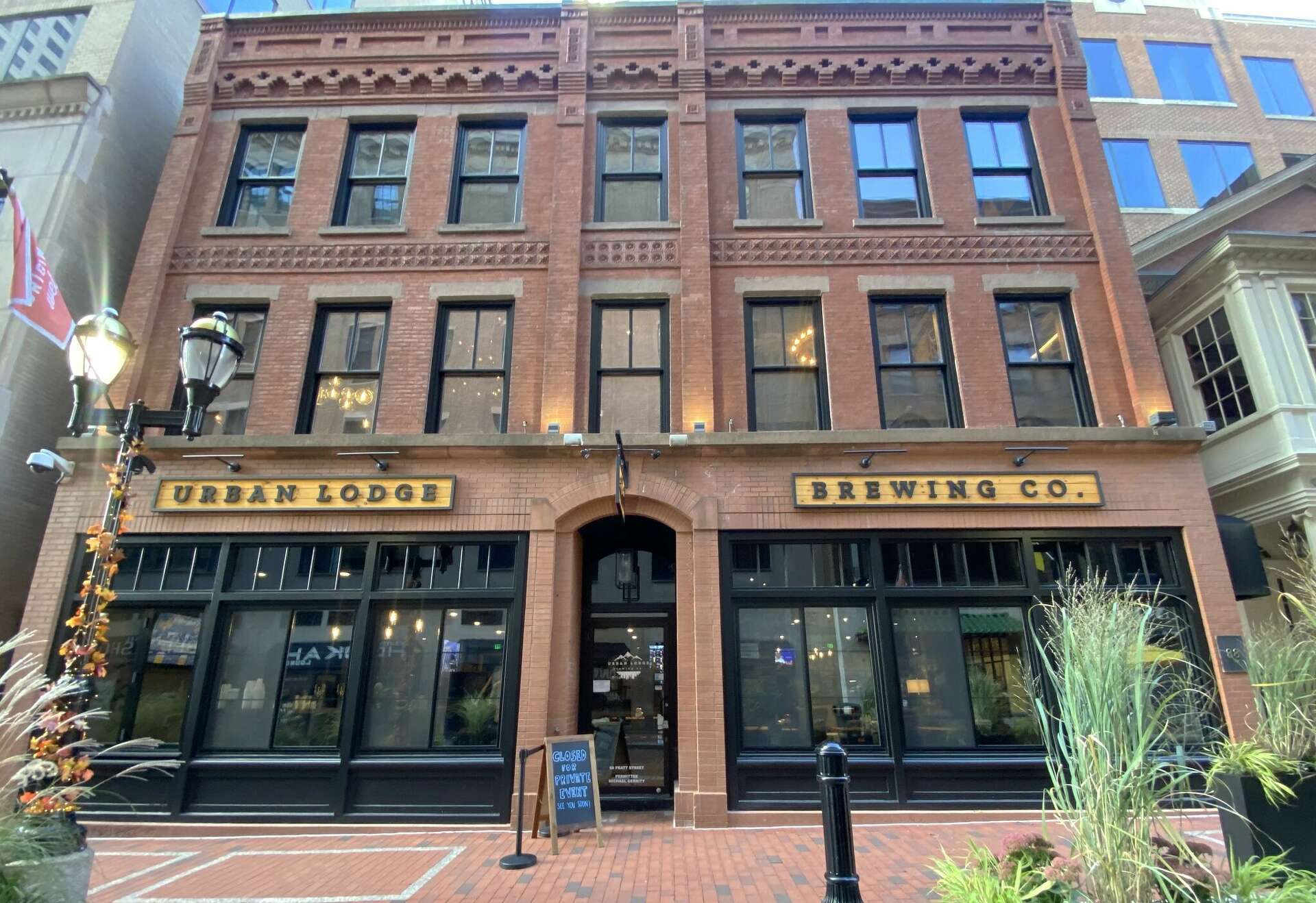 Urban Lodge Brewing opens its Hartford location on Pratt Street