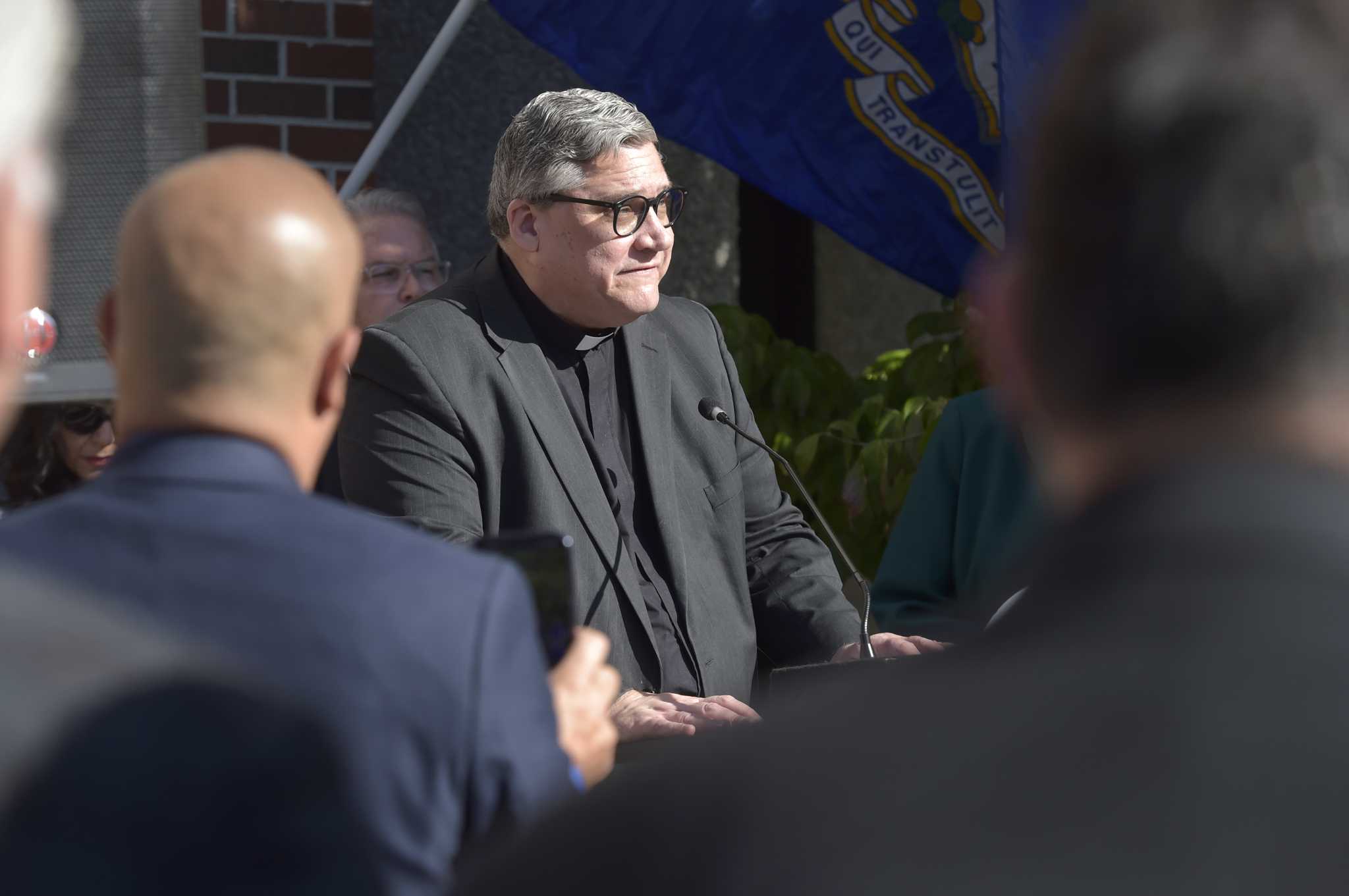 Danbury leaders call for peace, unity during Israeli flag raising