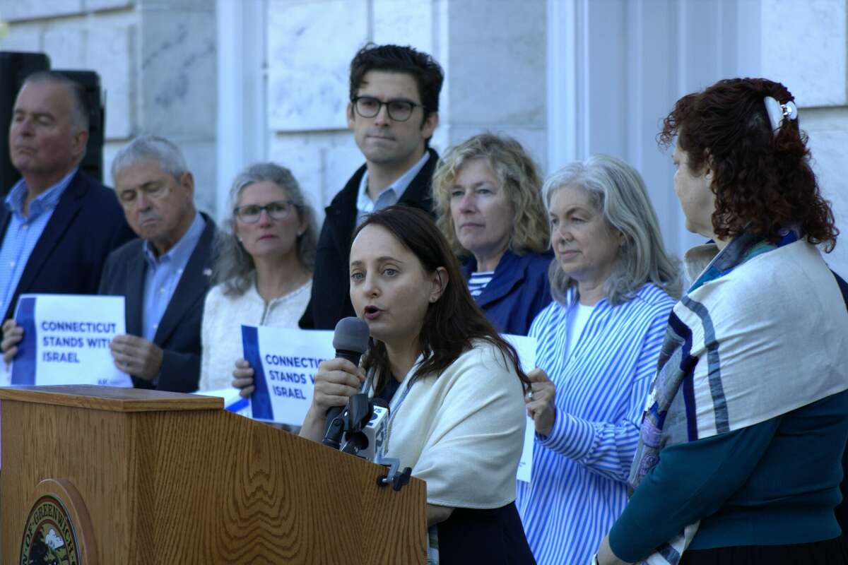 Somber Greenwich crowd gathers to show support for Israel