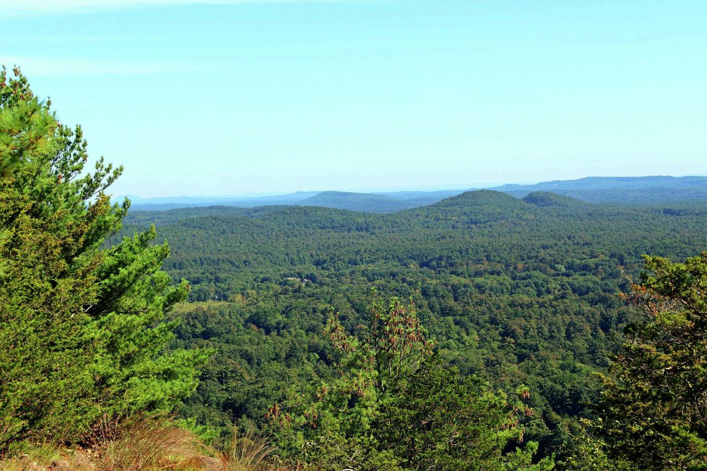 Hiking Simsbury CT's West Mountain: Rugged paths, stunning views