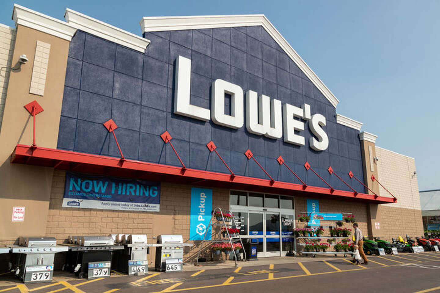 Lowe's Outlet store to open next week, first in Houston area