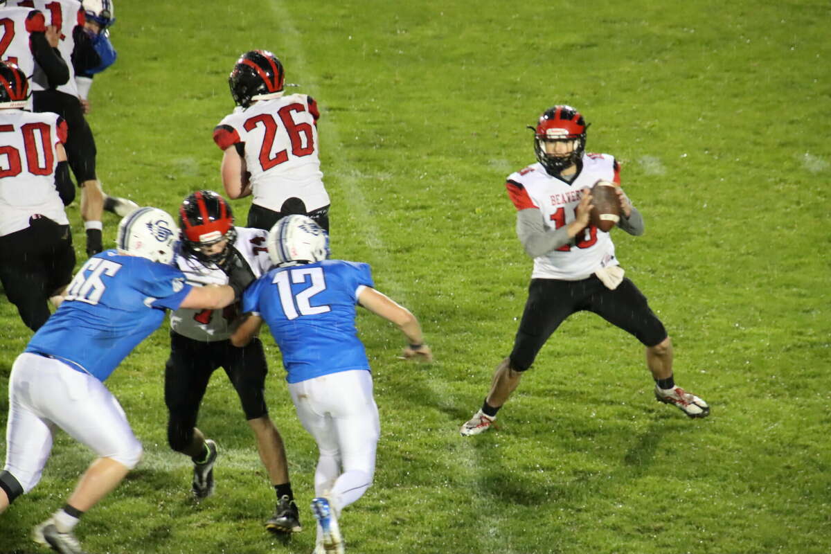 Football Roundup: Falcons, Beavers win playoff openers