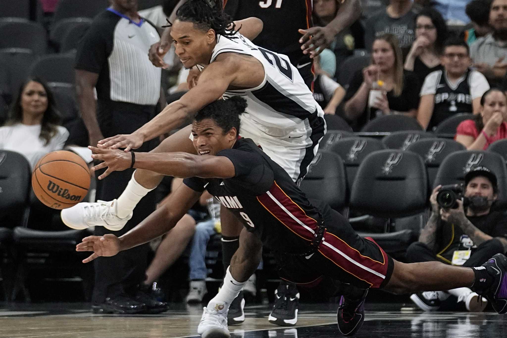 Vassell makes most of open looks created by Wembanyama