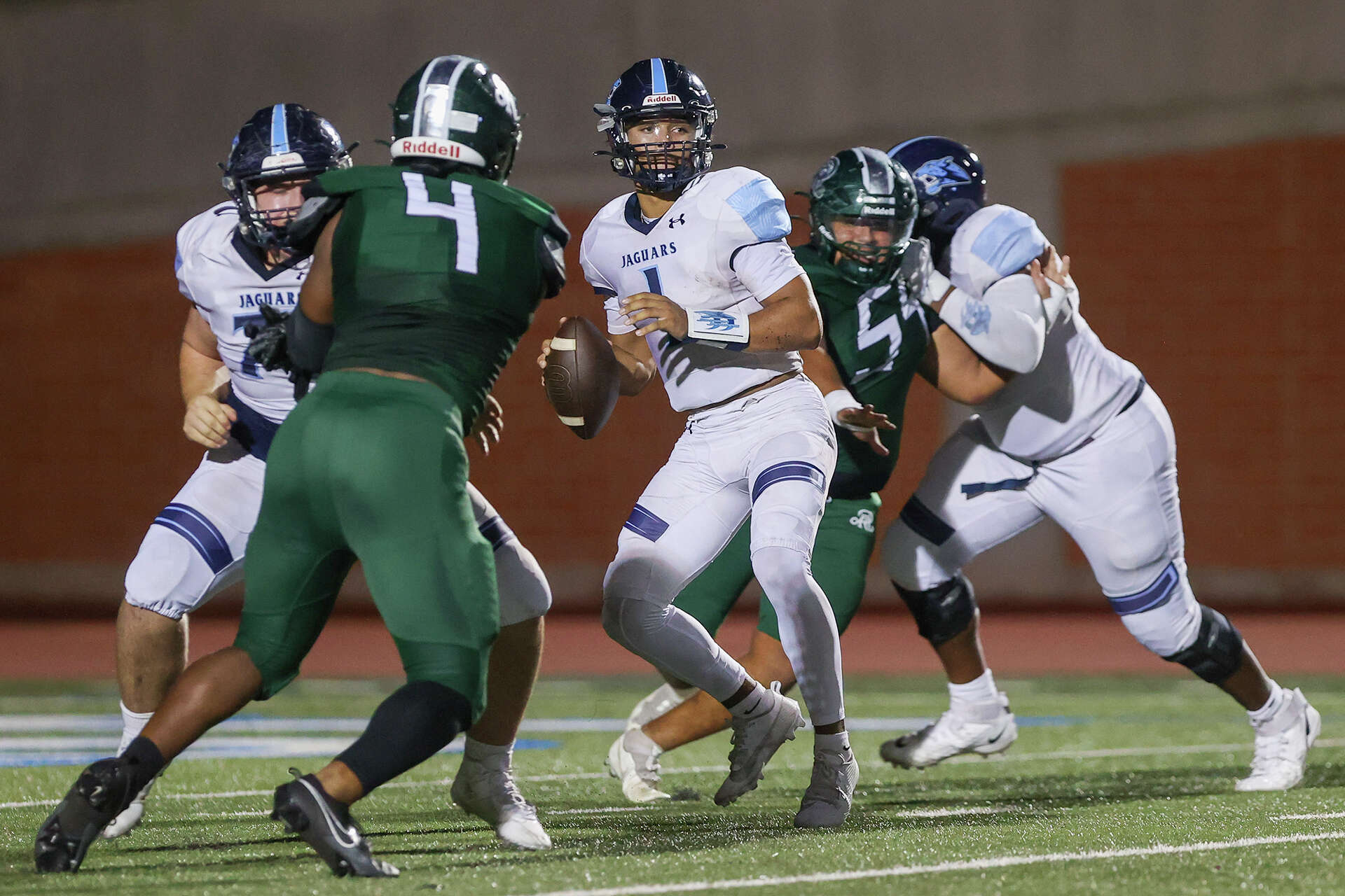Ty Hawkins competes in Elite 11 against Keelon Russell, Julian Lewis