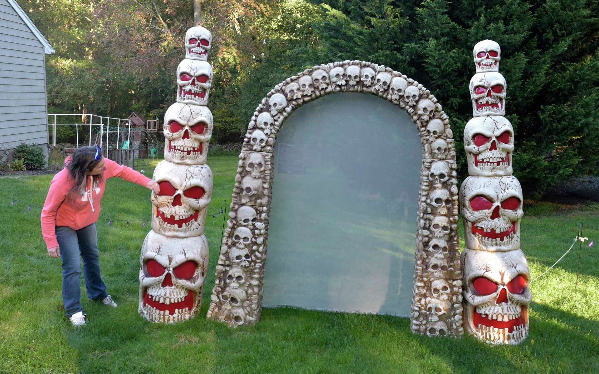 Trumbull's Sterling Road draws Halloween trick-or-treaters
