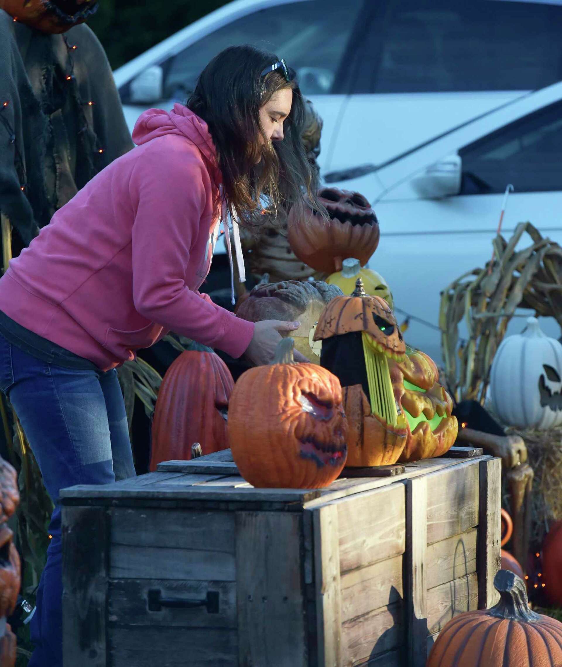 Trumbull's Sterling Road draws Halloween trick-or-treaters