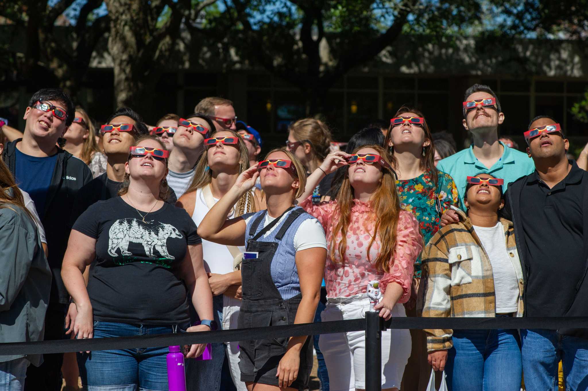Here's what happens to your retina if you look at the eclipse
