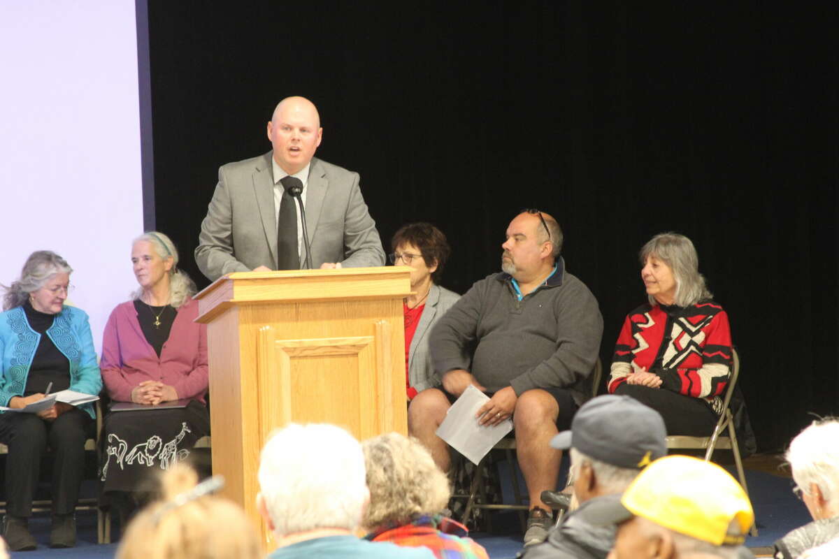 James Earl Jones, mentor honored with bronze sculpture in Michigan