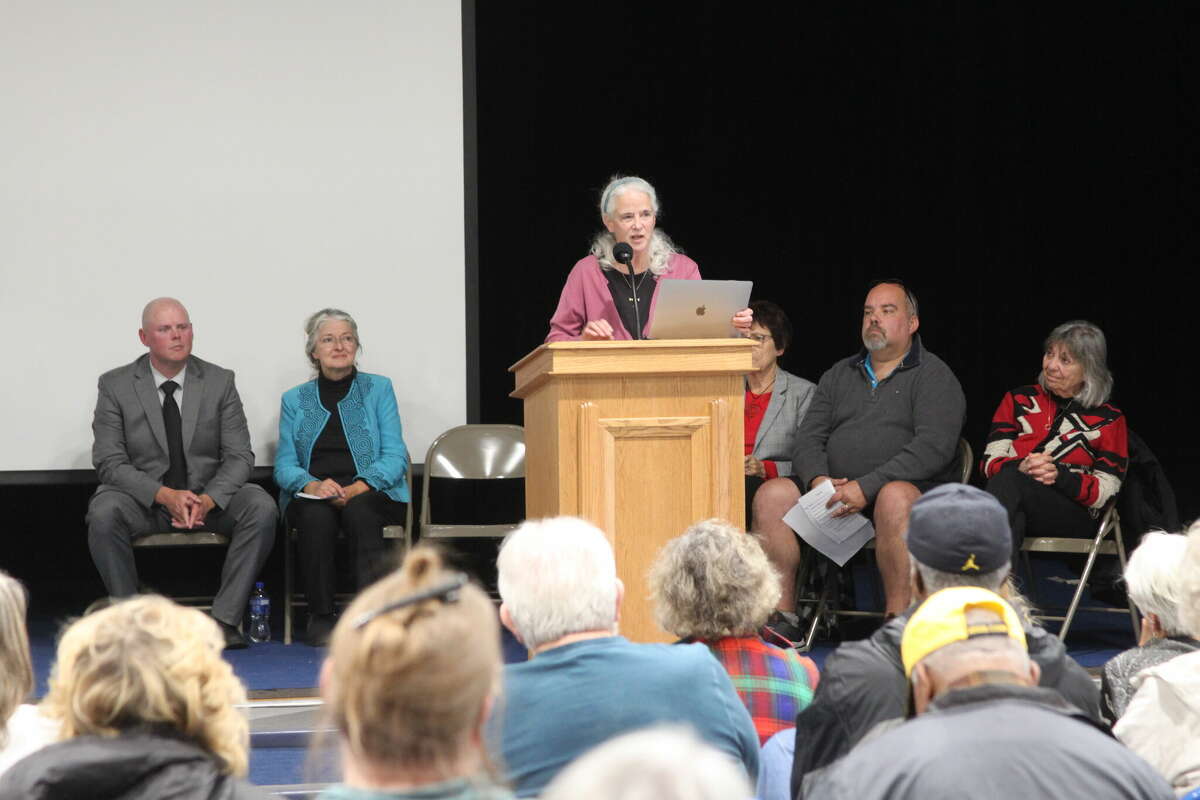 James Earl Jones, mentor honored with bronze sculpture in Michigan
