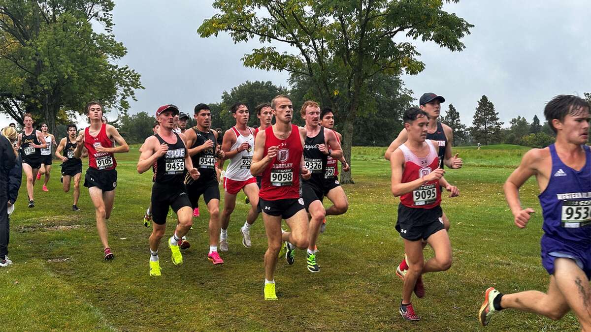 SIUE cross country runs at Bradley meet