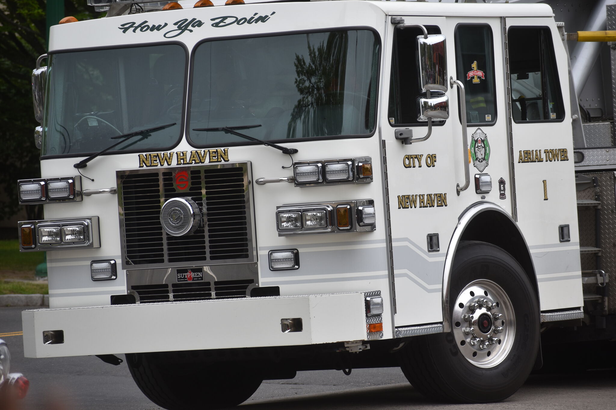 Officials: One dead, 10 displaced after New Haven fire on Elm Street