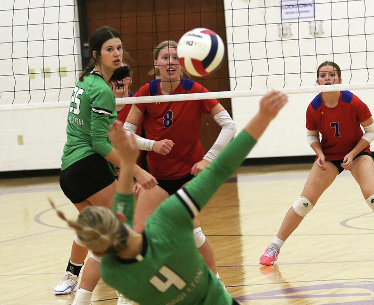 CM bounces back, beats Roxana to win volleyball Fall Classic