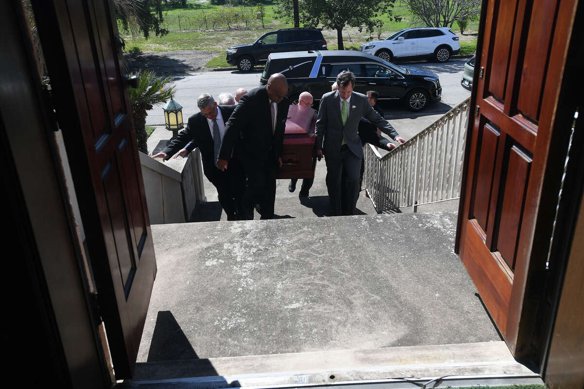 Hundreds fill Temple Emanuel for Allison Nathan Getz funeral Sunday