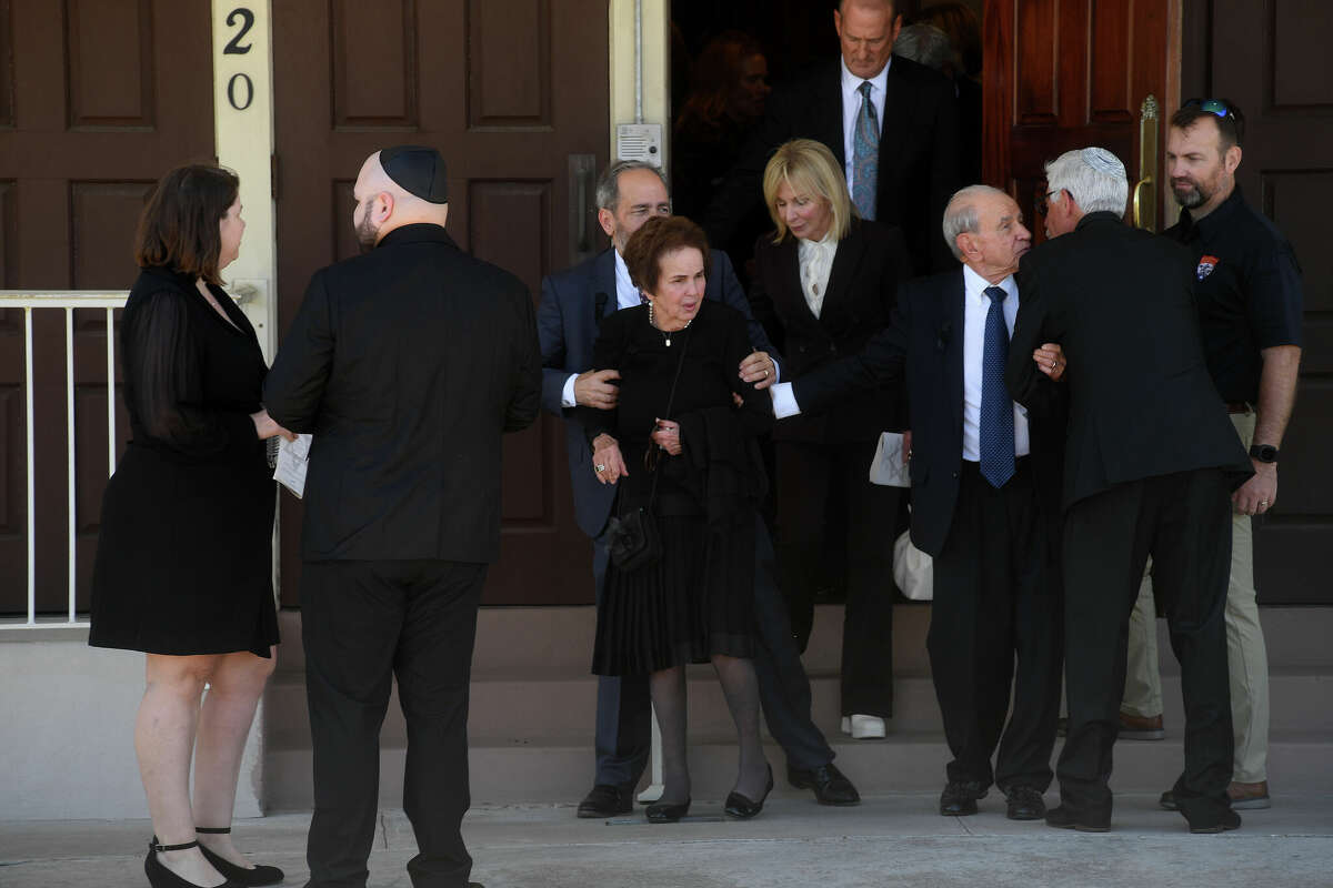 Hundreds fill Temple Emanuel for Allison Nathan Getz funeral Sunday