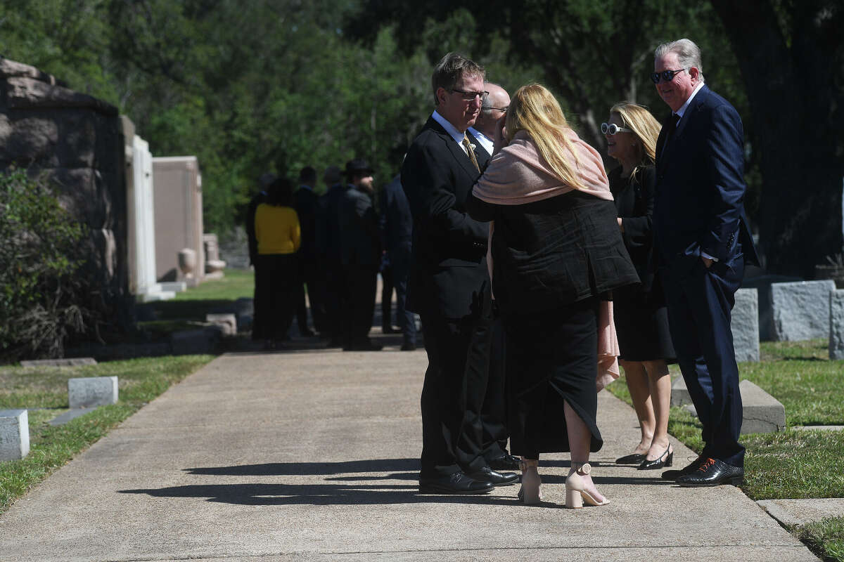 Hundreds fill Temple Emanuel for Allison Nathan Getz funeral Sunday