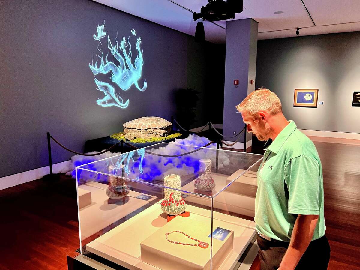 Mashantucket Pequot Museum's exhibit explores CT tribal history