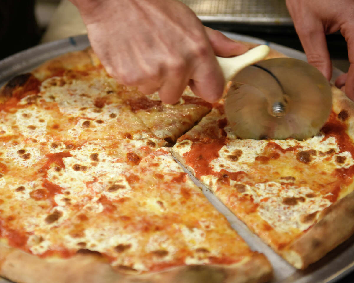 Greenwich's Grigg Street Pizza featured on Diners, Drive-Ins and Dives