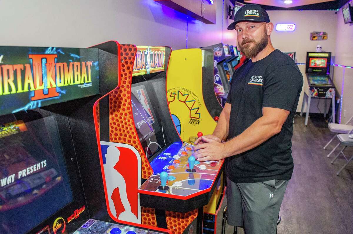 Houston area residents turn shipping container into 8-0 Retro Arcade
